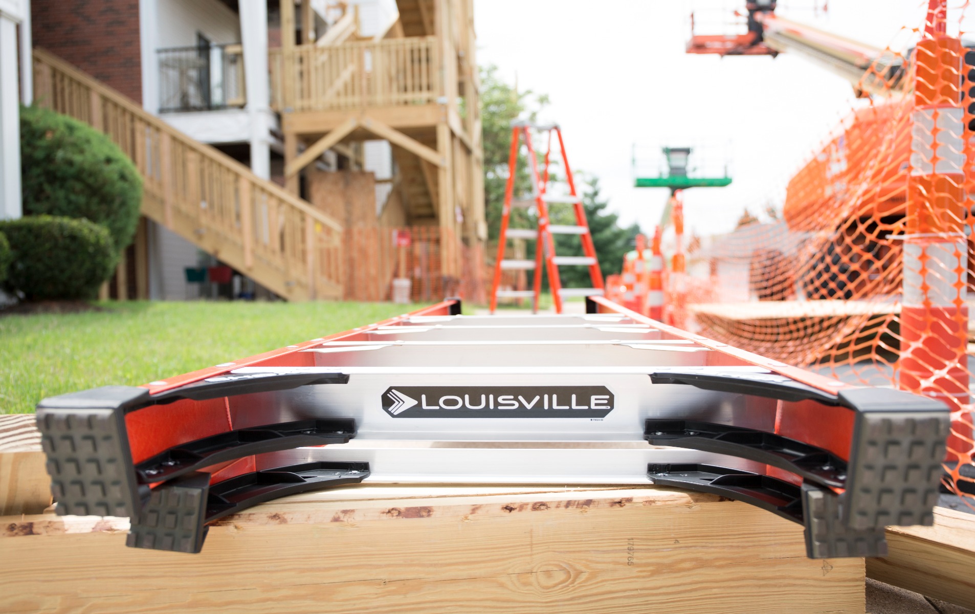 LOUISVILLE LADDER 12-FOOT FIBERGLASS PINNACLE PRO PLATFORM PLATFORM ...
