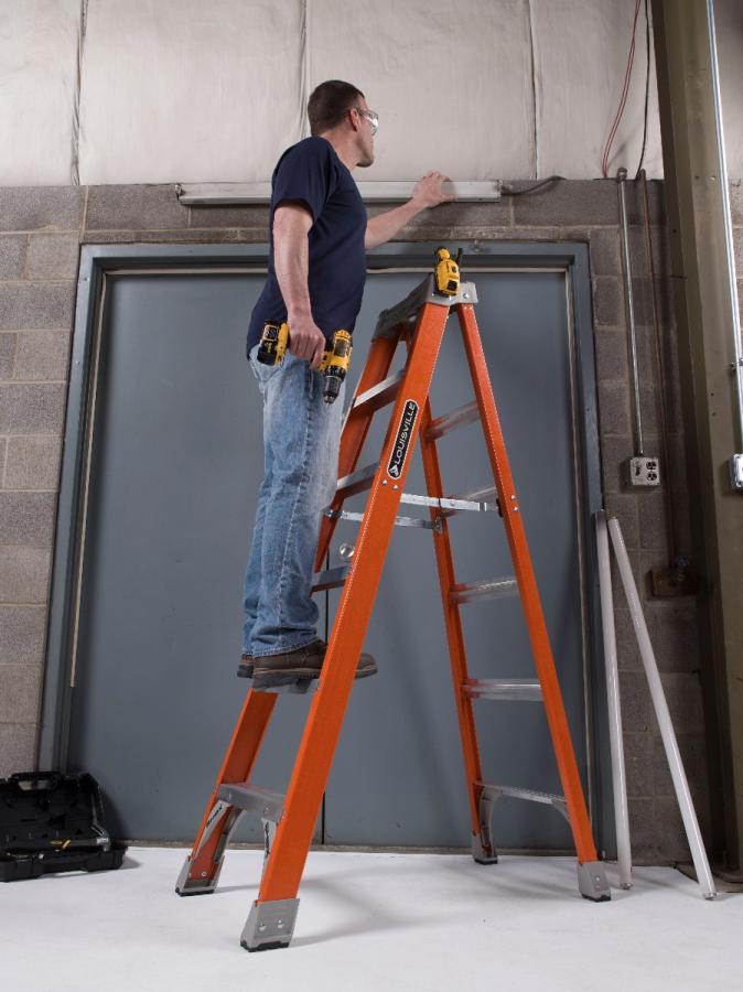 LOUISVILLE LADDER 5-FOOT FIBERGLASS STEP LADDER, TYPE IA, 300-POUND ...