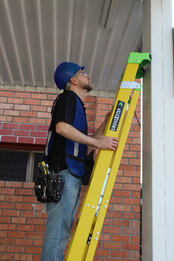 LOUISVILLE LADDER 12-FOOT FIBERGLASS CROSS-STEP LADDER, TYPE IAA, 375 ...