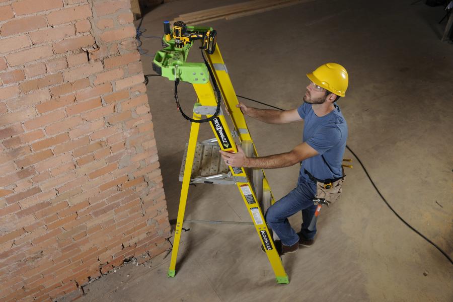 LOUISVILLE LADDER 8-FOOT FIBERGLASS CROSS PINNACLE PLATFORM AND LEANING ...